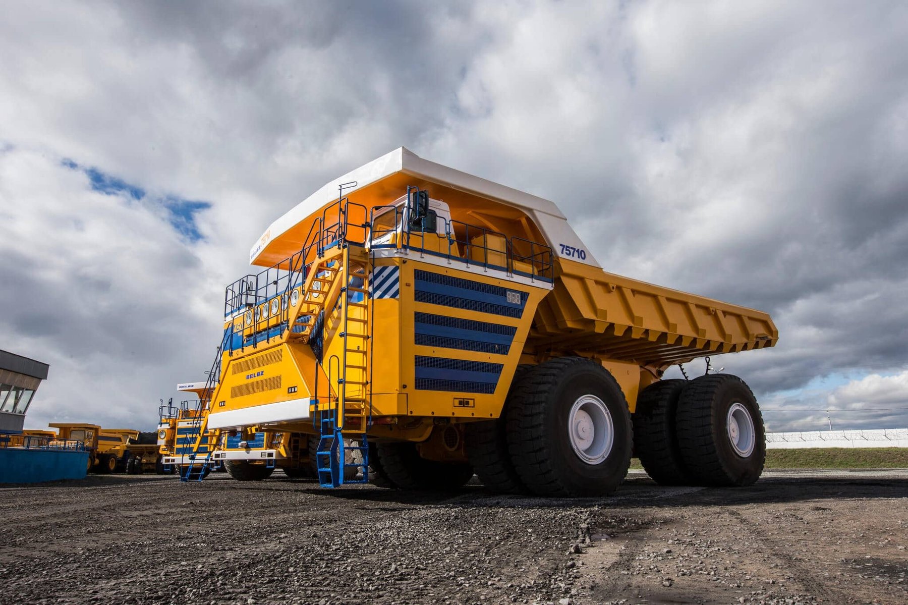 Top 5 World’s Biggest Mining Dump Trucks