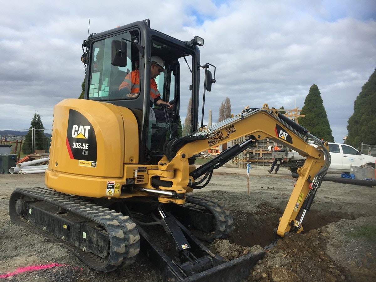 Caterpillar 303.5 Mini Excavator Review & Specs