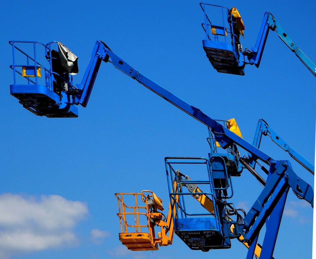 A Guide to Hiring a Knuckle Boom EWP